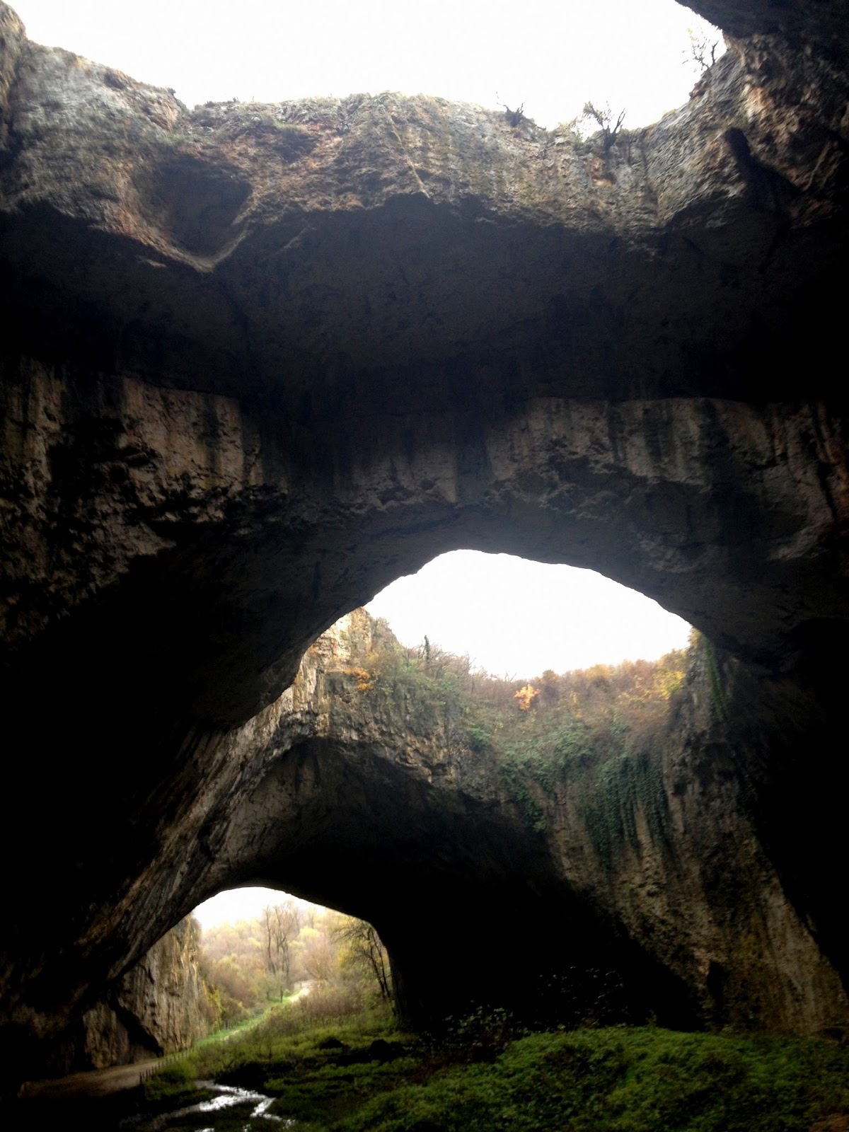 Cueva Devetashka, de las más bonitas del mundo, y están en Bulgaria
