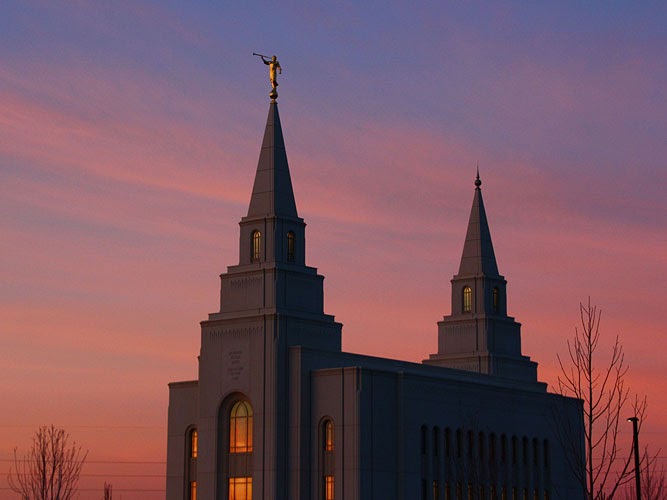 Tour the Kansas City LDS Temple | Queen of the Clan