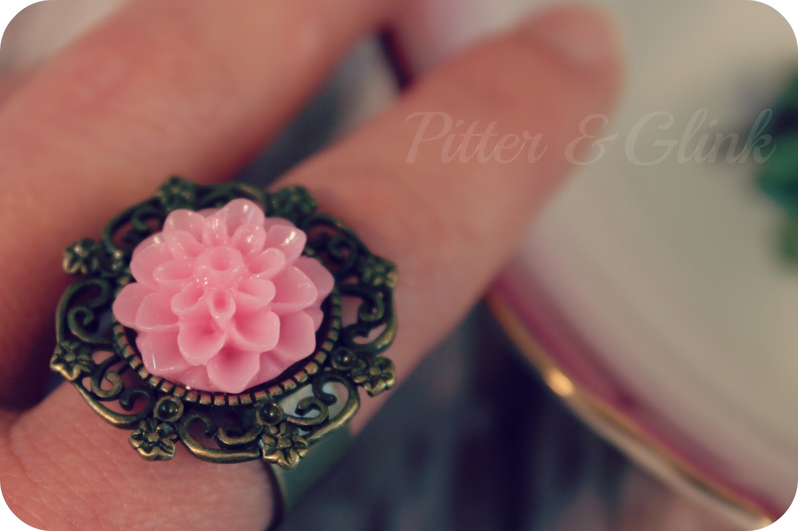 PitterAndGlink: {Simple DIY Flower Ring}