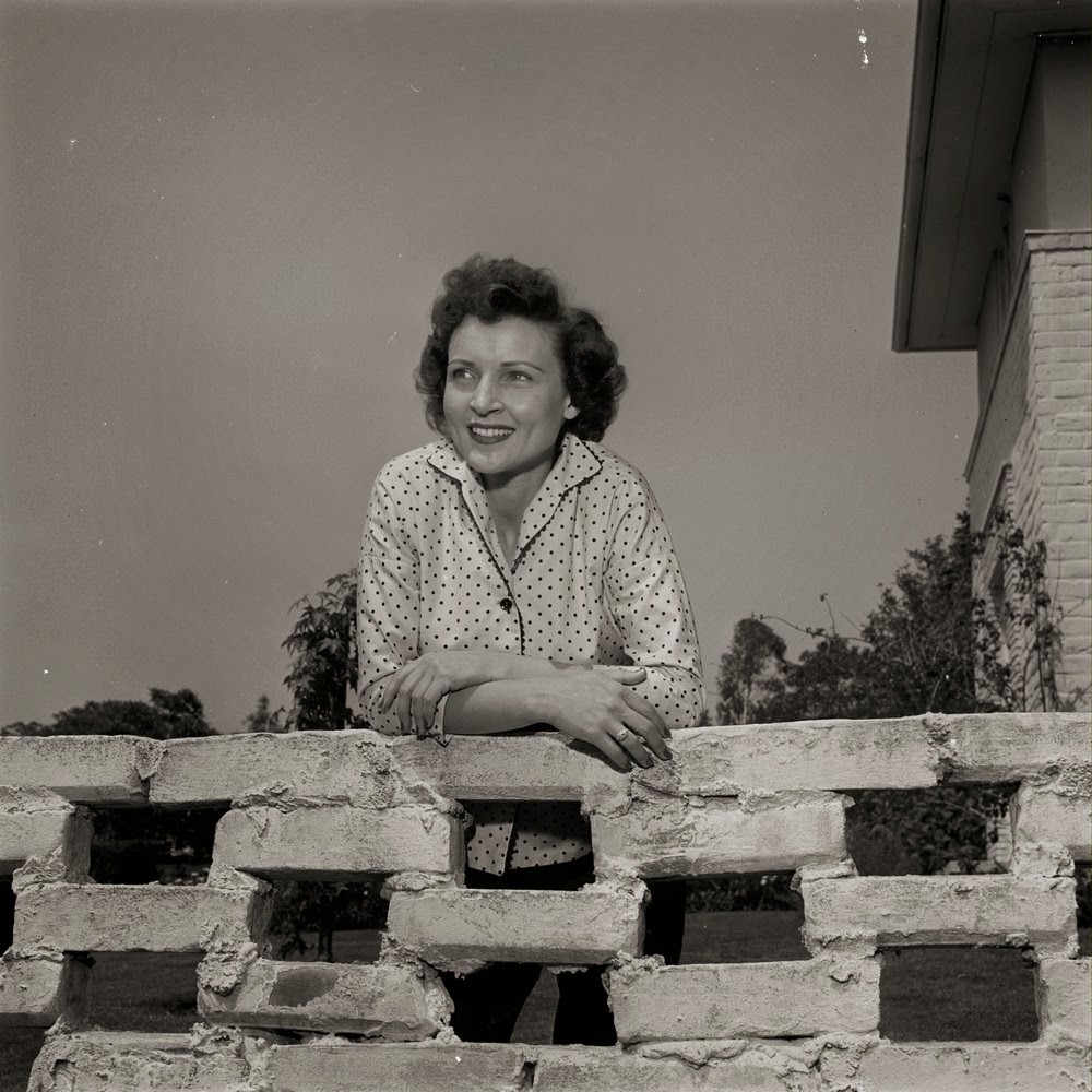 35 Rare and Fabulous Vintage Photos of a Young Betty White From Between ...