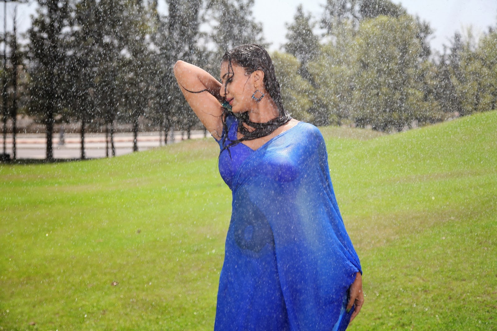 LG moviee: Neelam Upadhyay Hot Rain Song Stills