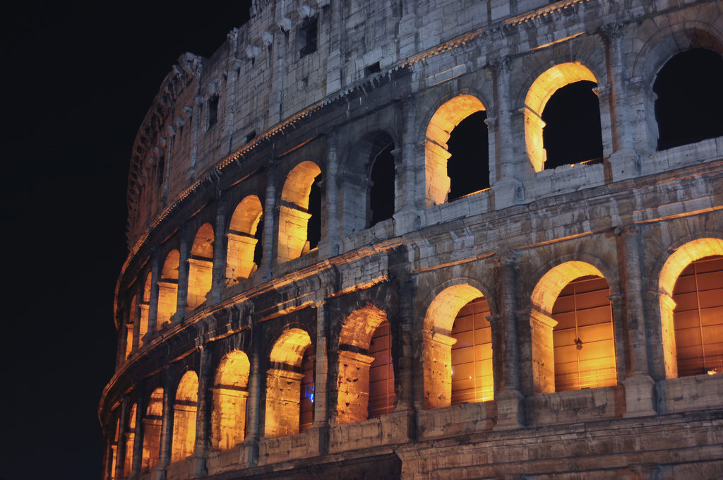 El Coliseo: Un coloso de mármol y oro. - Historias Curiosas