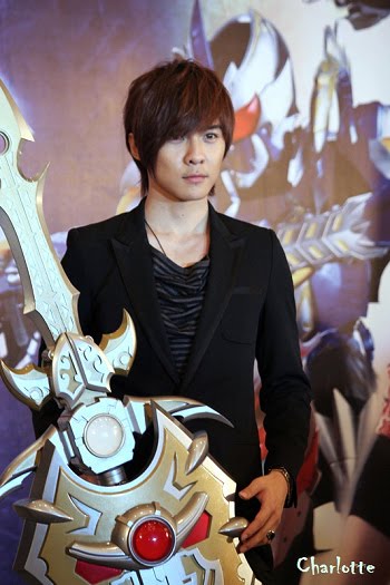Los Ojos del Espectador: Armor Hero heroes de china