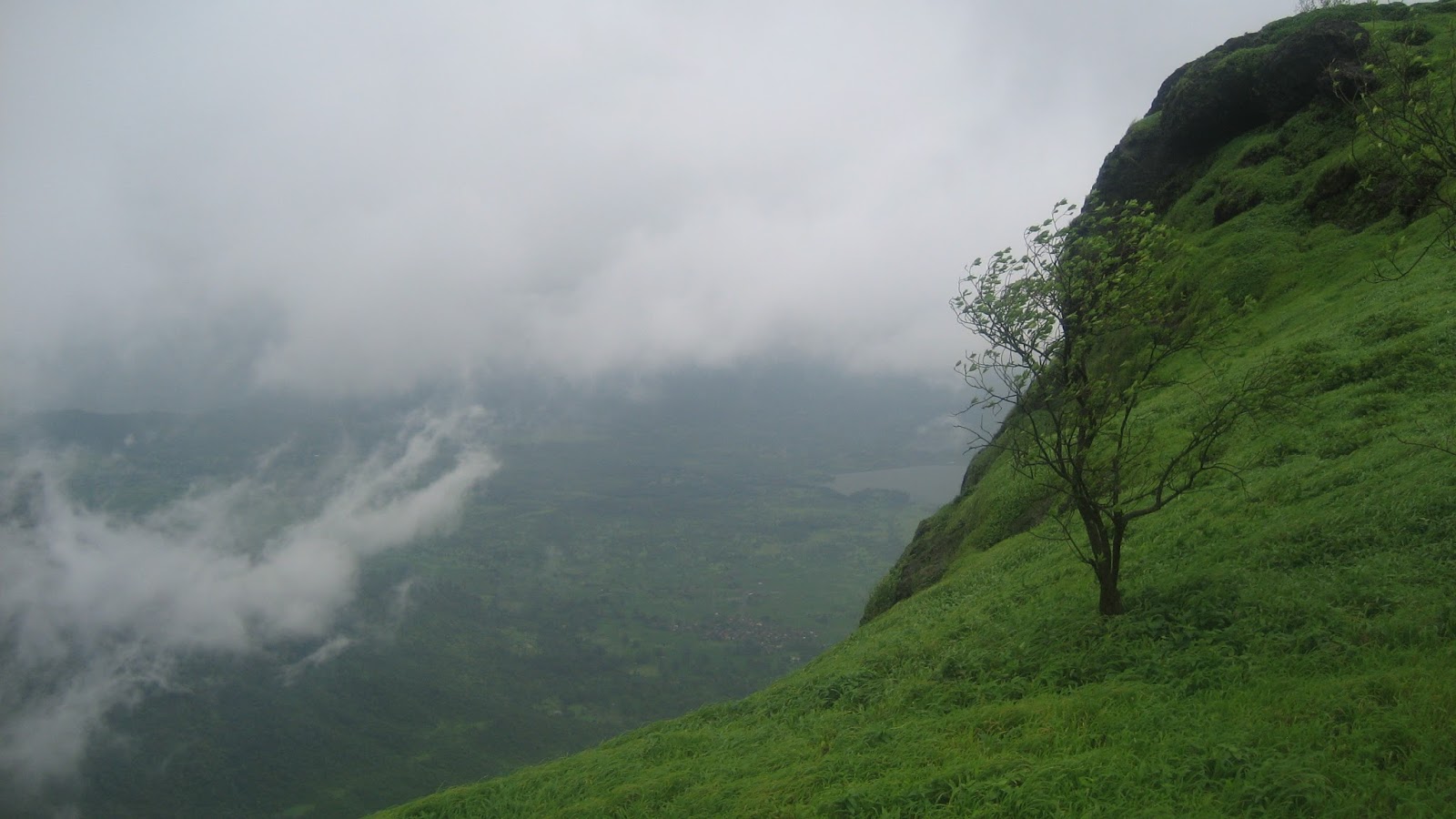 On the Edge of Sahyadris: Ahupe Ghat: A memorable walk through heaven