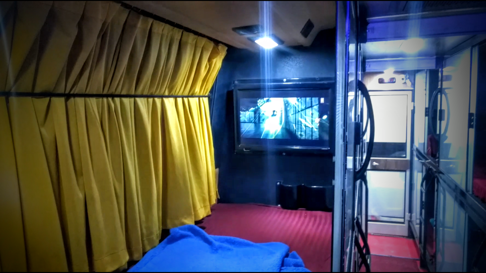 India's Luxury Buses: Indo Canadian Sleeper bus