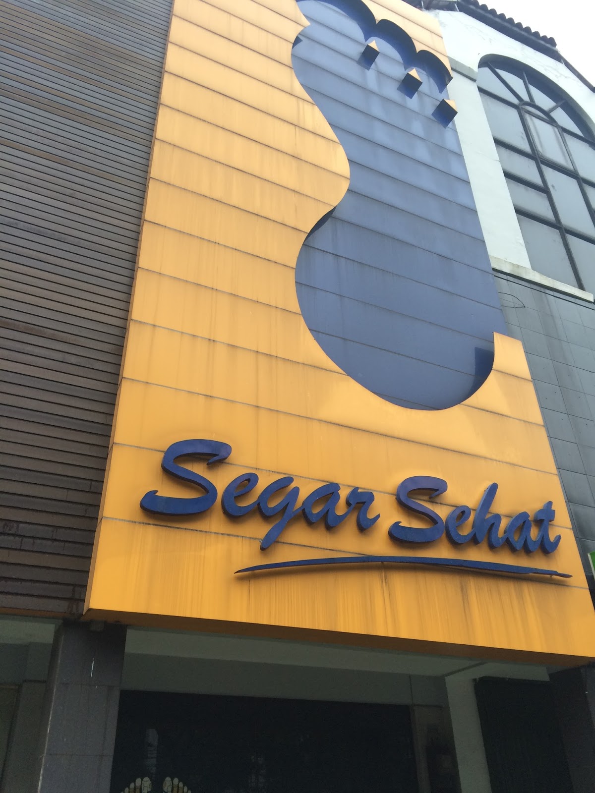 南半球 インドネシアでの暮らし: 南ジャカルタ 足マッサージのお店（8） Segar Sehat ブロックM近く