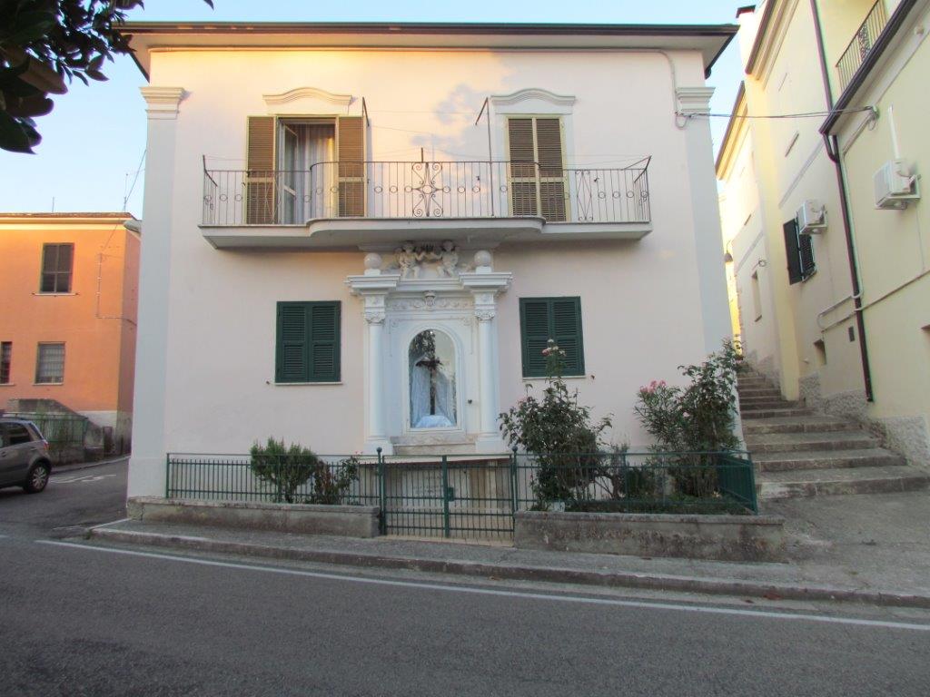 Tabernacoli italiani: Pignataro Interamna. Crocifisso