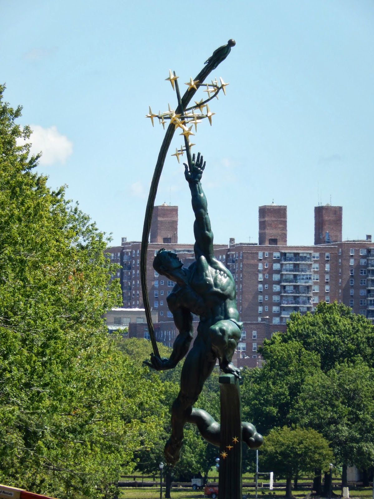 BigAppleAnnex.com: NYC Photoblog: Rocket Thrower Sculpture at Corona ...
