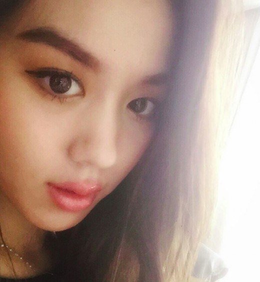 YG's new actress signee Kim Hee Jung shares a selca
