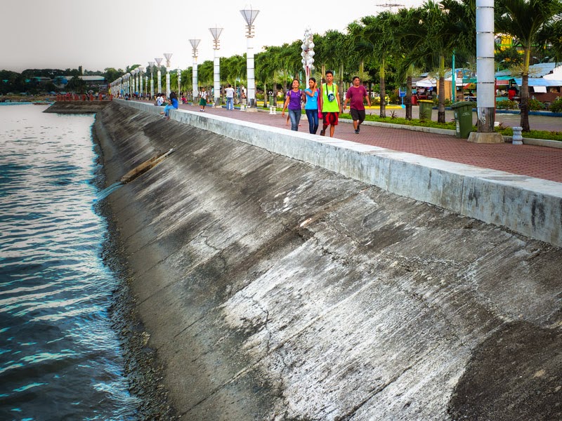 Puerto Princesa City Tour: City Baywalk - Traveling by default.