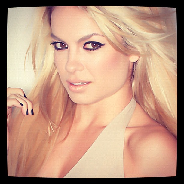 WE LOVE FOREVER LUA BLANCO