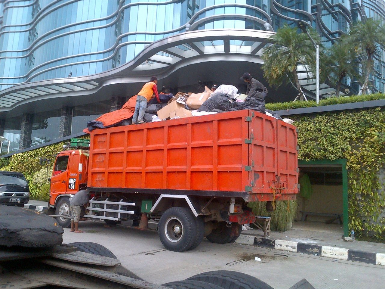 JASA PENGANGKUTAN SAMPAH