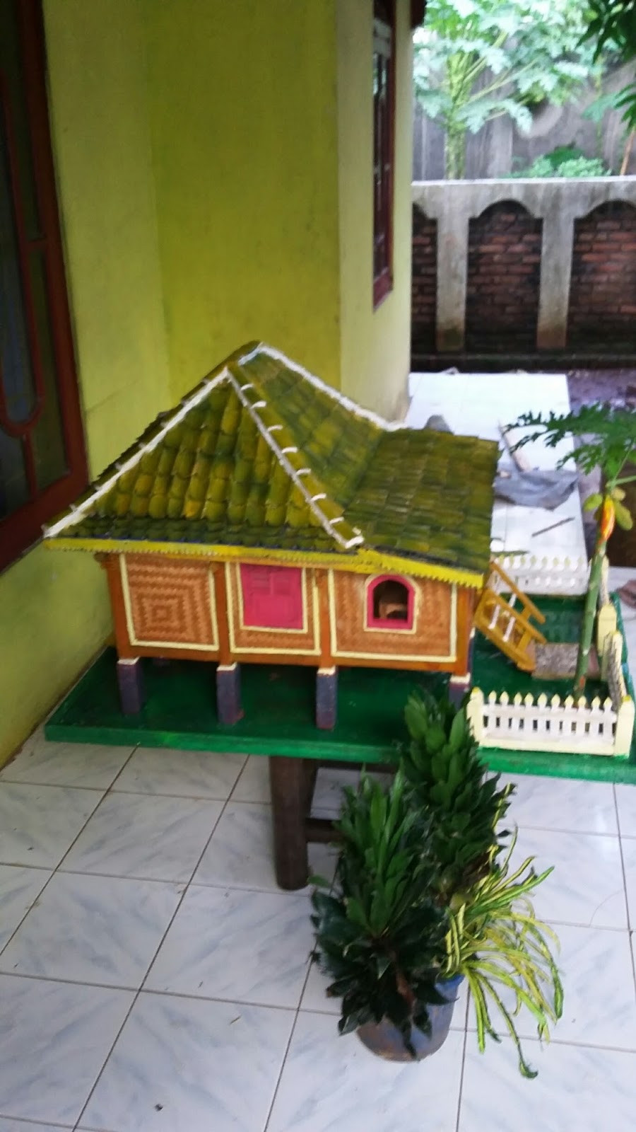 Seni Khas Indonesia: Replika Rumah Adat Bekasi