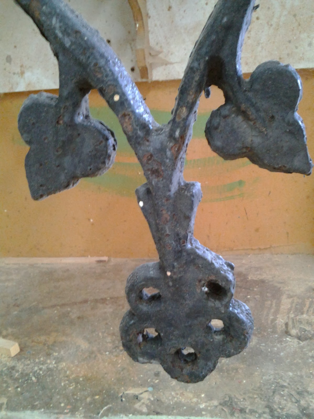 Sofa Table made with iron cresting