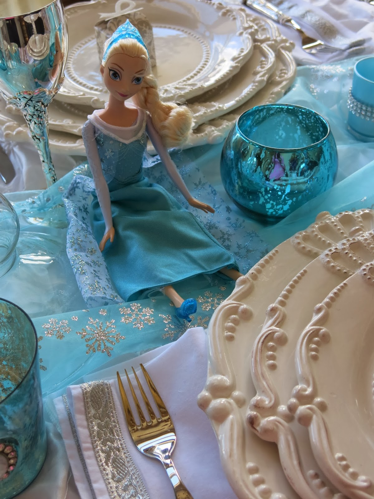 "Frozen" Wintry Blue Table for a Crowd - Purple Chocolat Home