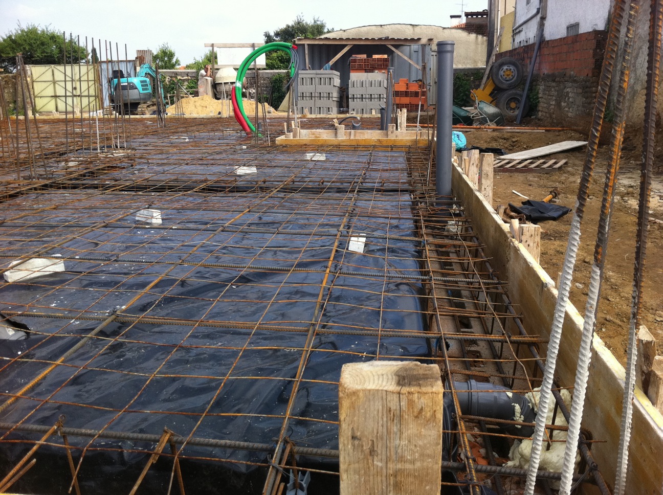 Construções Canelas :D: ultimos pormenores para betonar a laje terrea