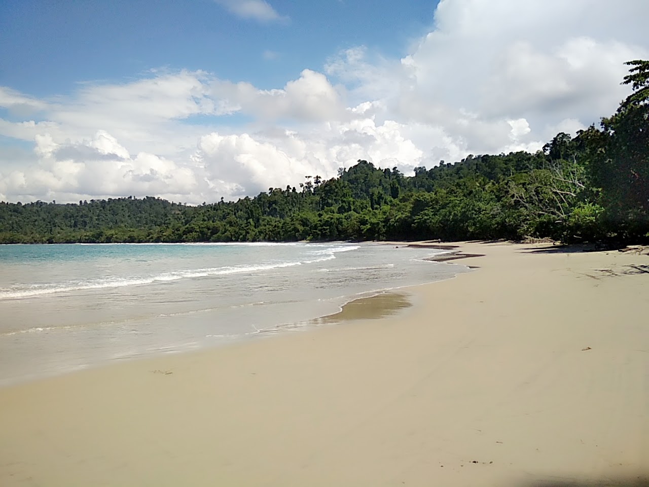 Pantai "Undi Beach" Manokwari