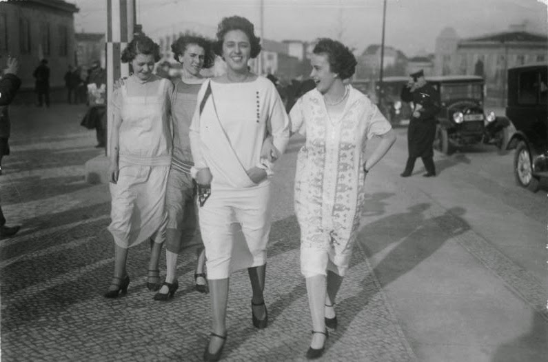 30 Vintage Photographs Captured Street Scenes of Berlin in the 1920s ...