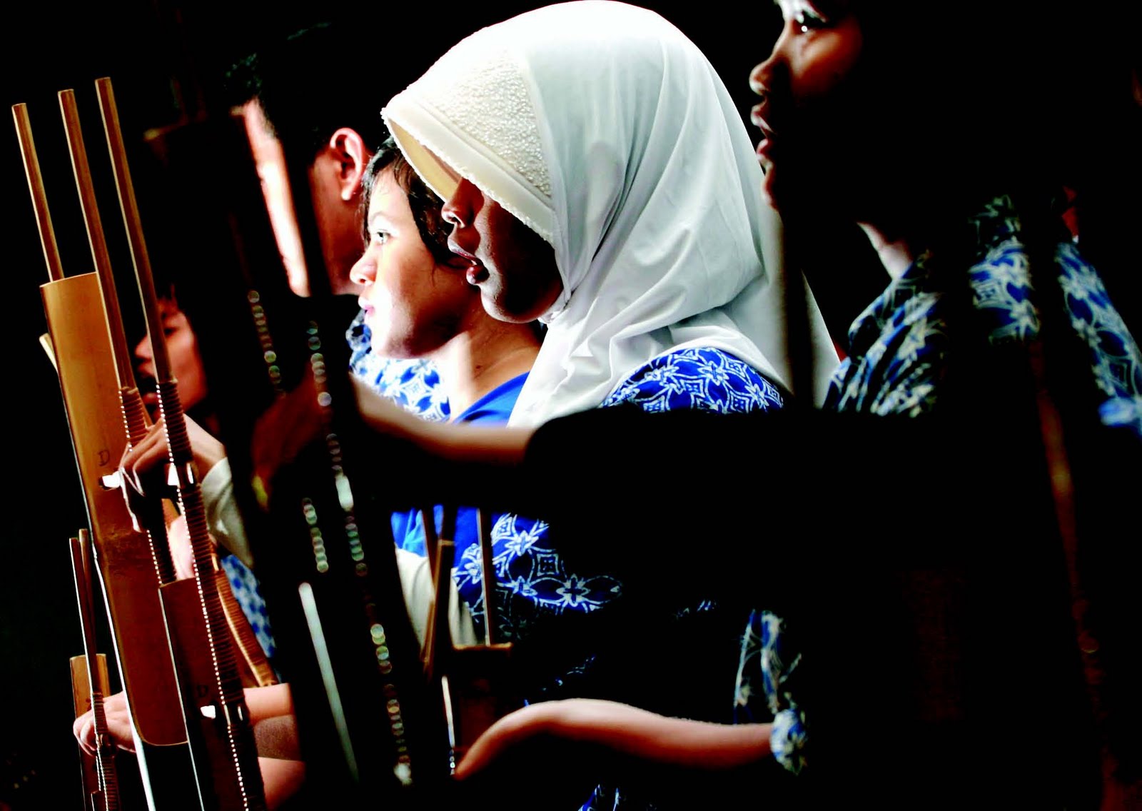 INDonesIAN perFORming aRTs: Angklung Soars More