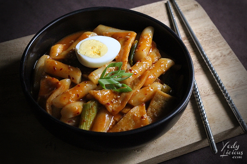 How To Cook Tteokbokki 떡볶이 [Toppokki / Dukbokki] Easy Korean Spicy Rice ...