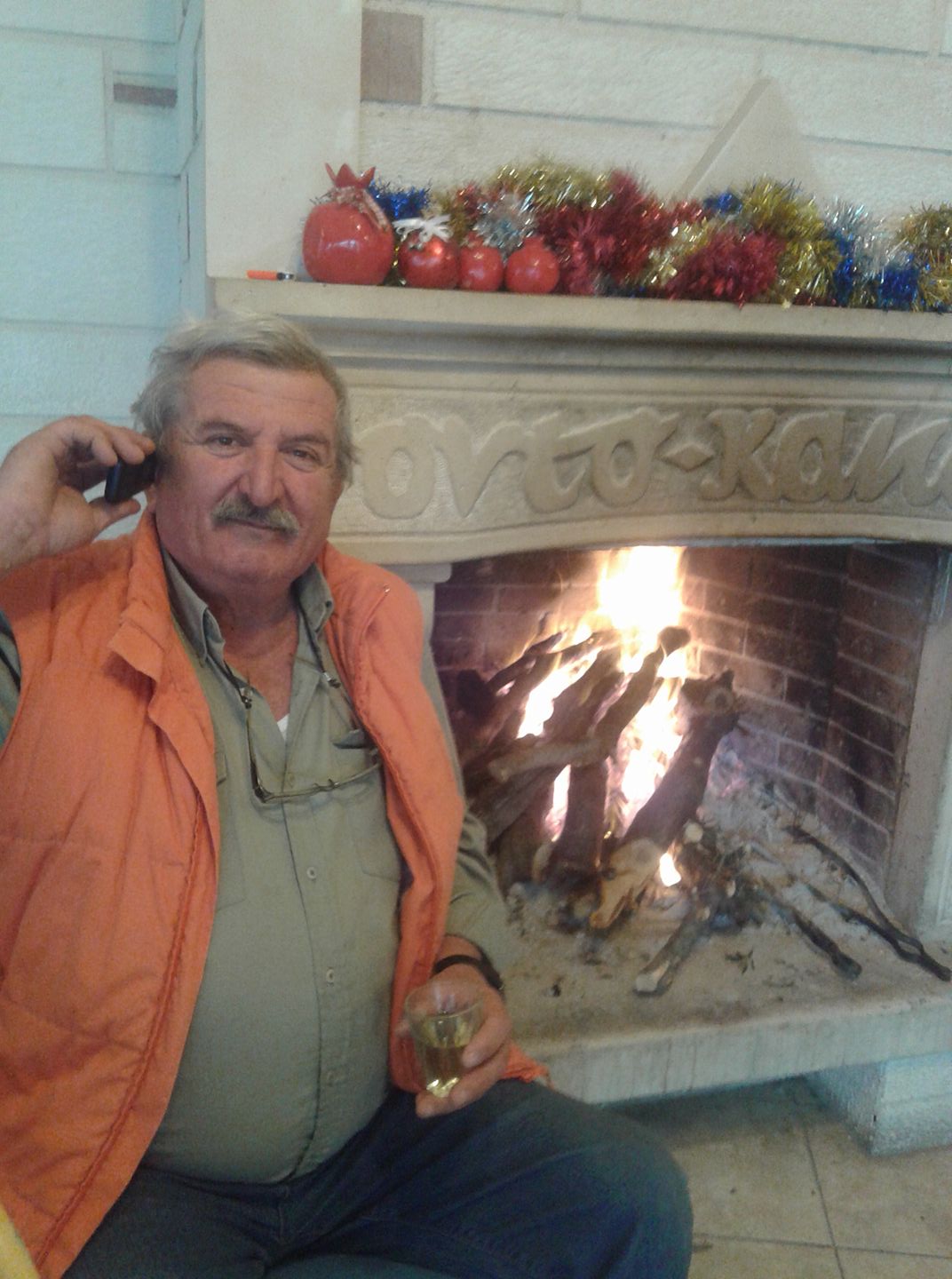 COM LIVE WEB TV: ΒΓΗΚΑΝ ΤΑ ΜΑΧΑΙΡΙΑ ΣΤΗ ΝΔ ΣΤΗΝ ΙΕΡΑΠΕΤΡΑ-- ΣΤΗ Τ.Ο ΝΔ ...