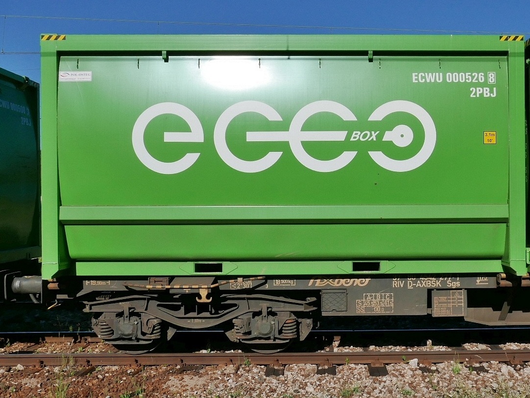 Kontenery EKO-BOX na platformach serii Sgs na stacji Sitkówka Nowiny ...