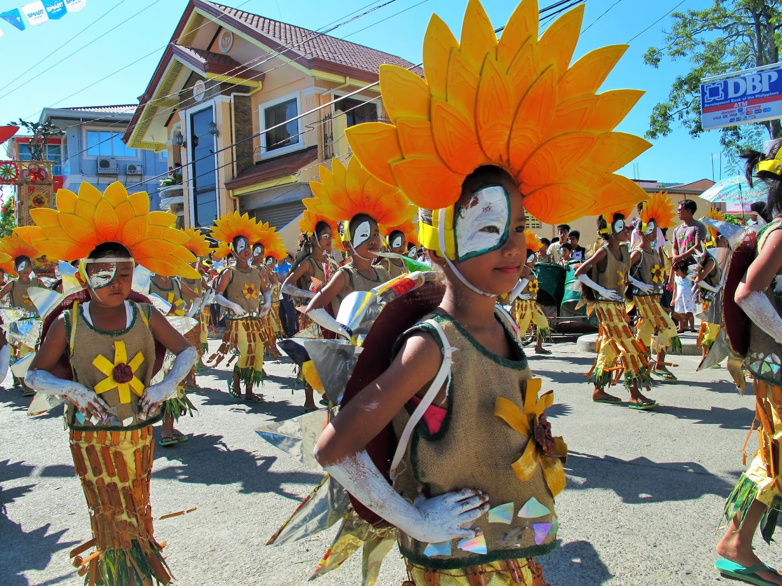 Gridcrosser: Baile, Baler! Aurora Capital Celebrates Coco-Sabutan Festival