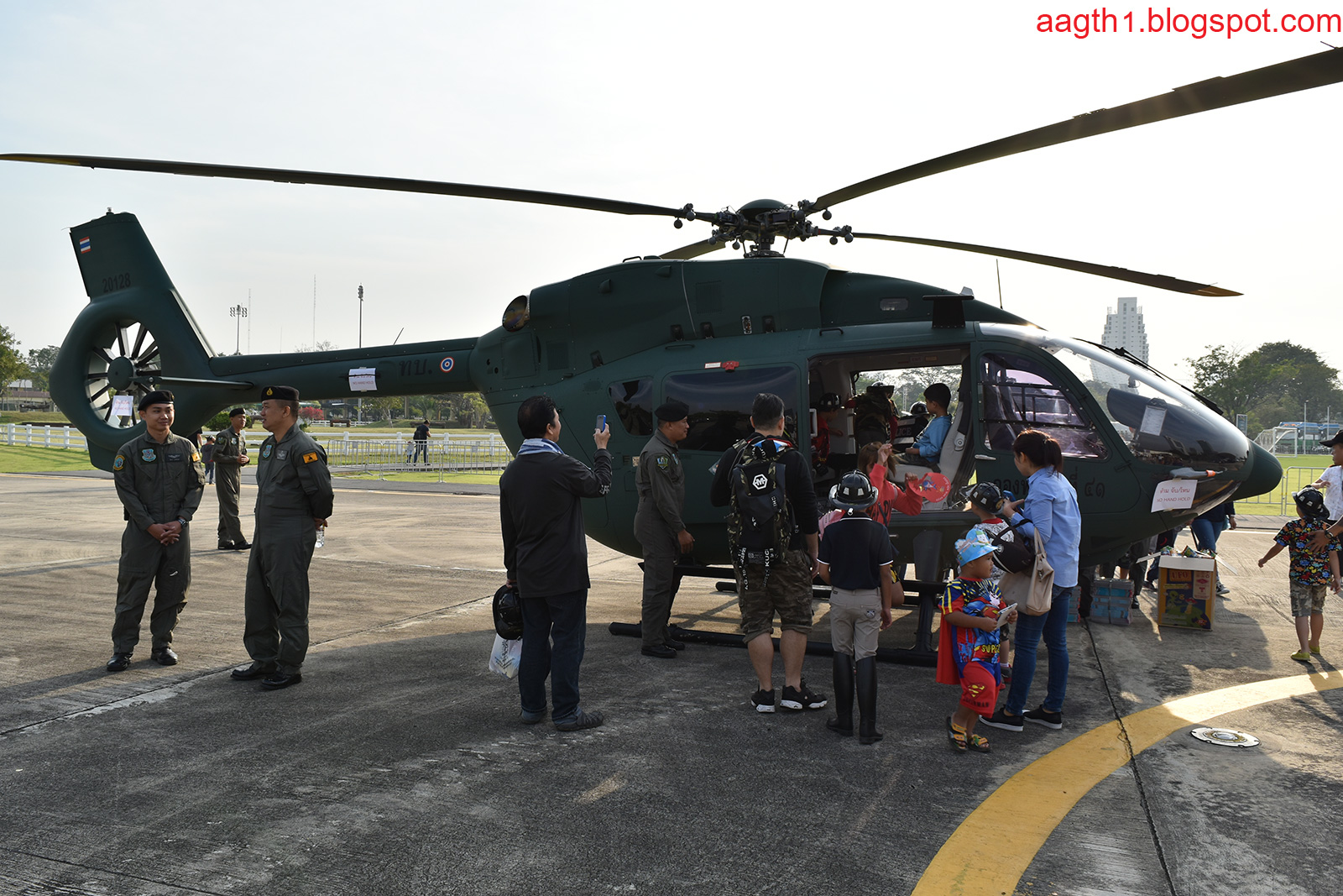 AAG_th บันทึกประจำวัน: เฮลิคอปเตอร์ใช้งานทั่วไป H145 กองทัพบกไทย ในวันเด็ก ๒๕๖๑ กองพลทหารม้าที่๒ ...