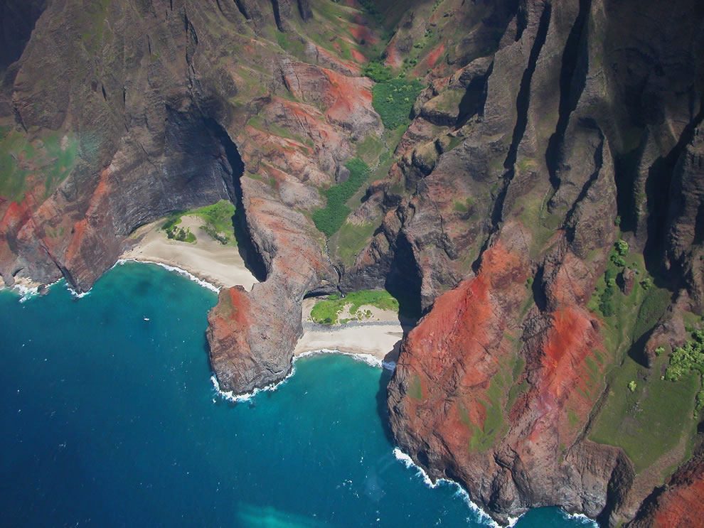 Alam Mengembang Jadi Guru: Pantai Na Pali yang Indah