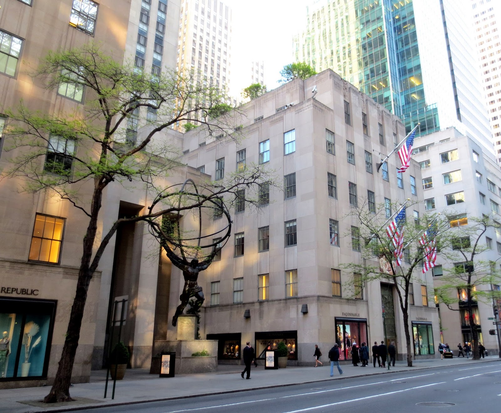 Big Apple Secrets: Atlas - a bronze statue on 5th Avenue and “Atlas ...