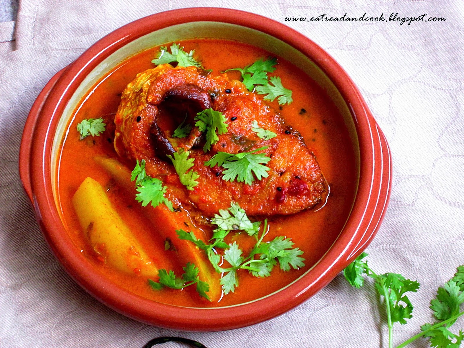 Kalo Jeera Die Macher Jhol / Fish Curry With Nigella Seeds