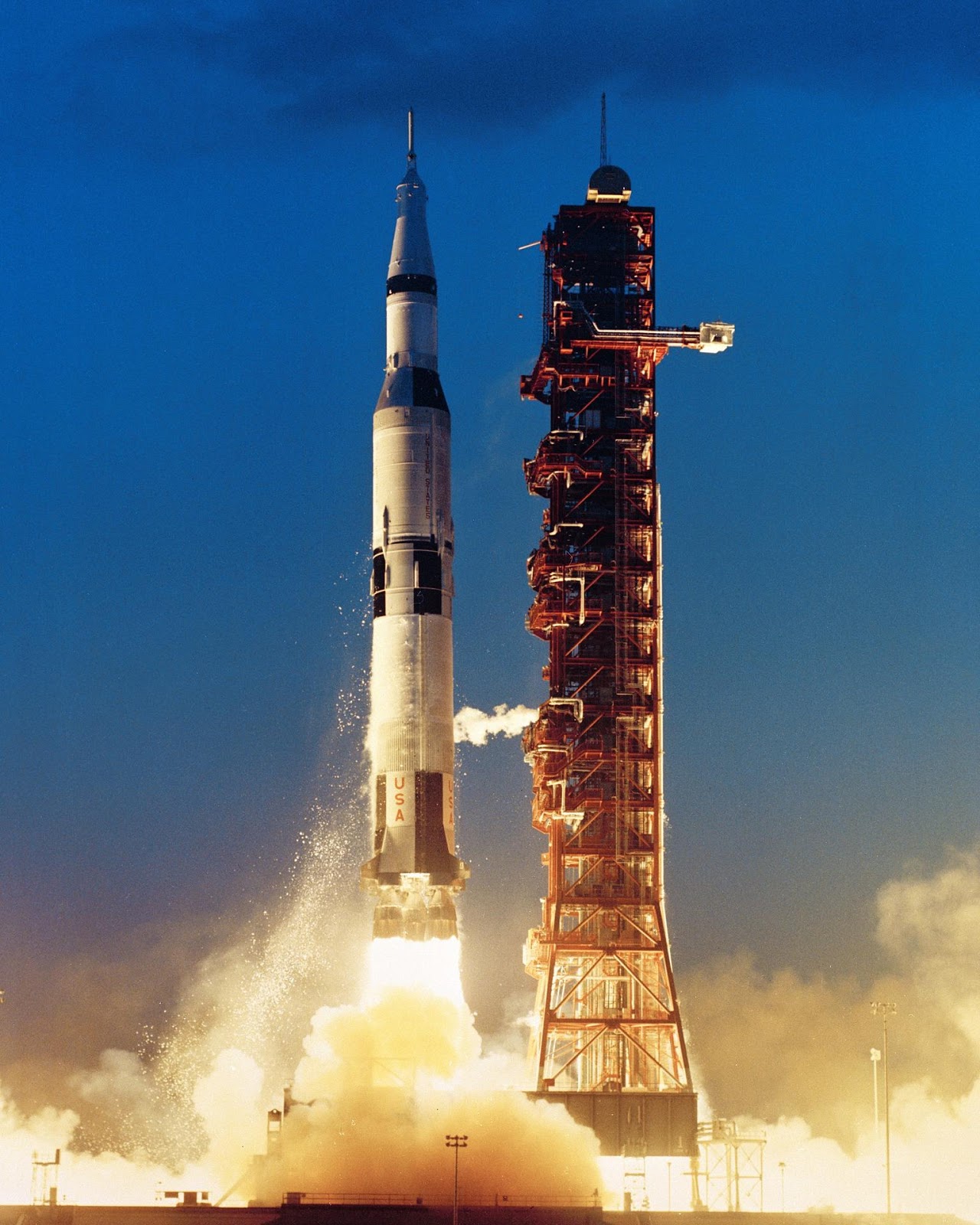 The Space Endeavor : The Mighty Saturn V