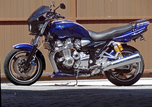 Yamaha XJR 1300 Galaxy blue: janvier 2013