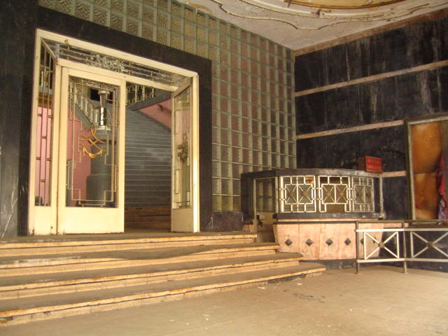 LA COMPAÑÍA: LA MALDICIÓN DEL FANTASMA DEL CINE ÓPERA.- Por: Fernando ...