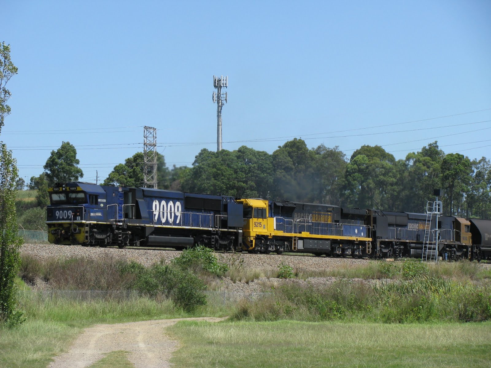 rusted2therails: Pacific National 90 class in action