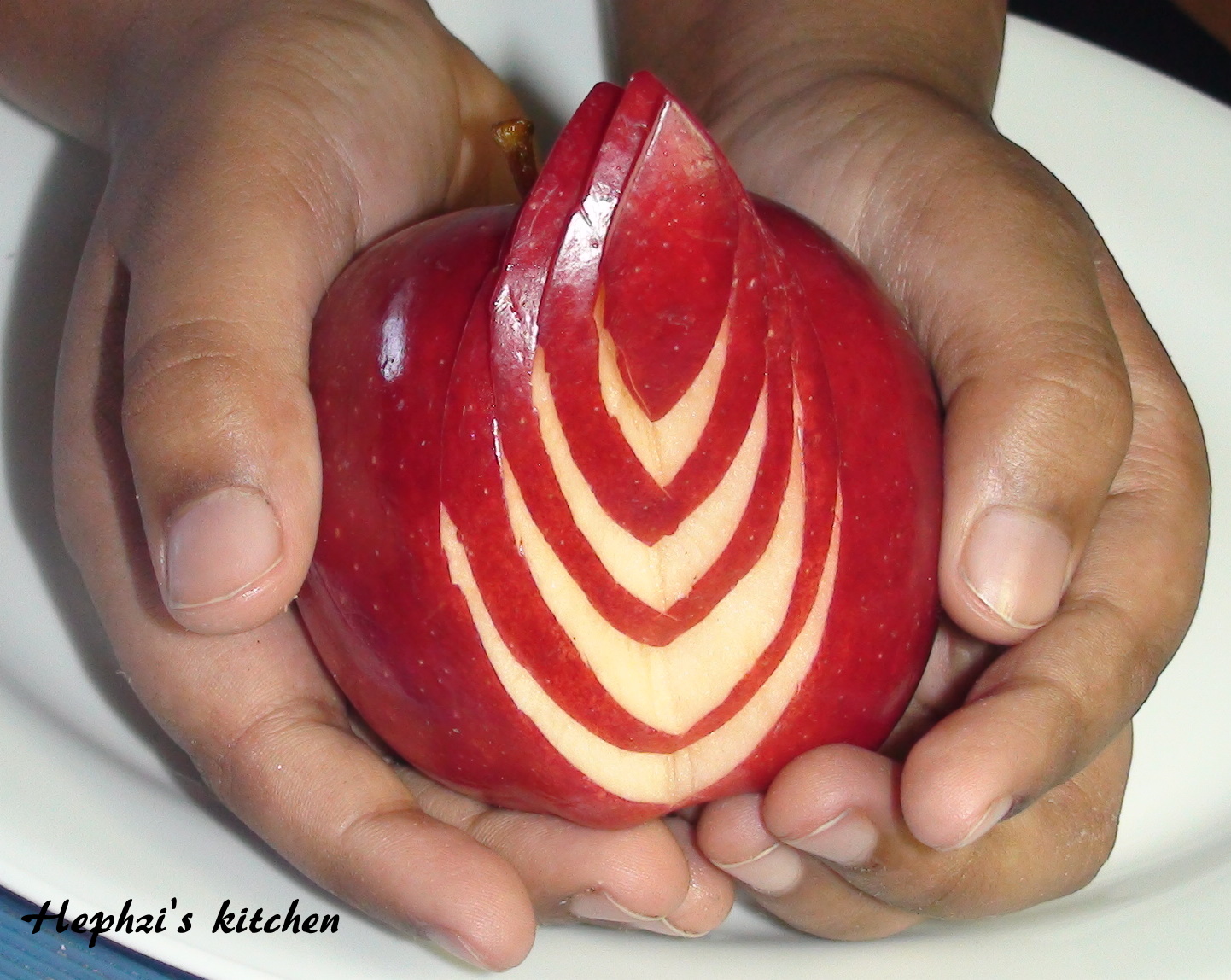 From my kitchen....: Apple carving