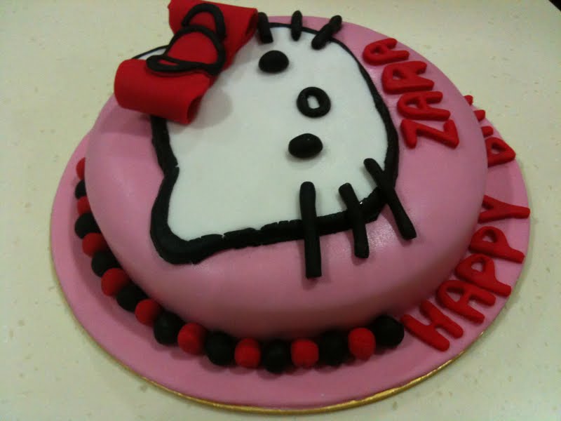 Zeti Hot Oven: 365 hot oven - "Hello Kitty" Red Velvet Fondant Cake