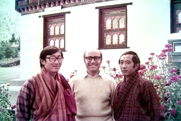 Bhutan Land Of The Thunder Dragon: Bhutan's First Formal Modern Style ...