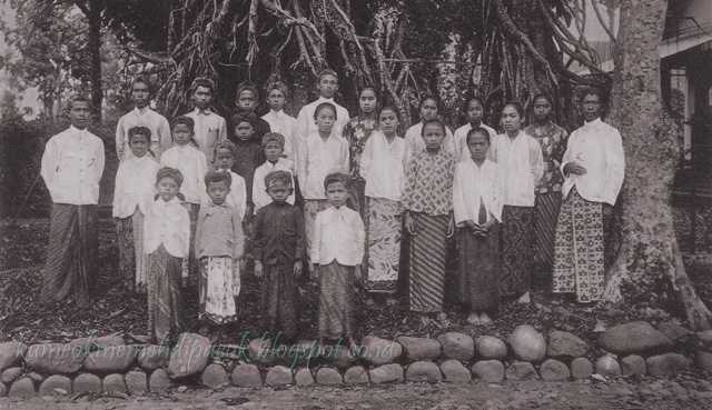 Sastra Sunda Guguritan | Kumeok Memeh Dipacok