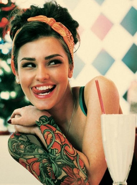 Mentes Imundas E Belas Mulheres Tatuadas