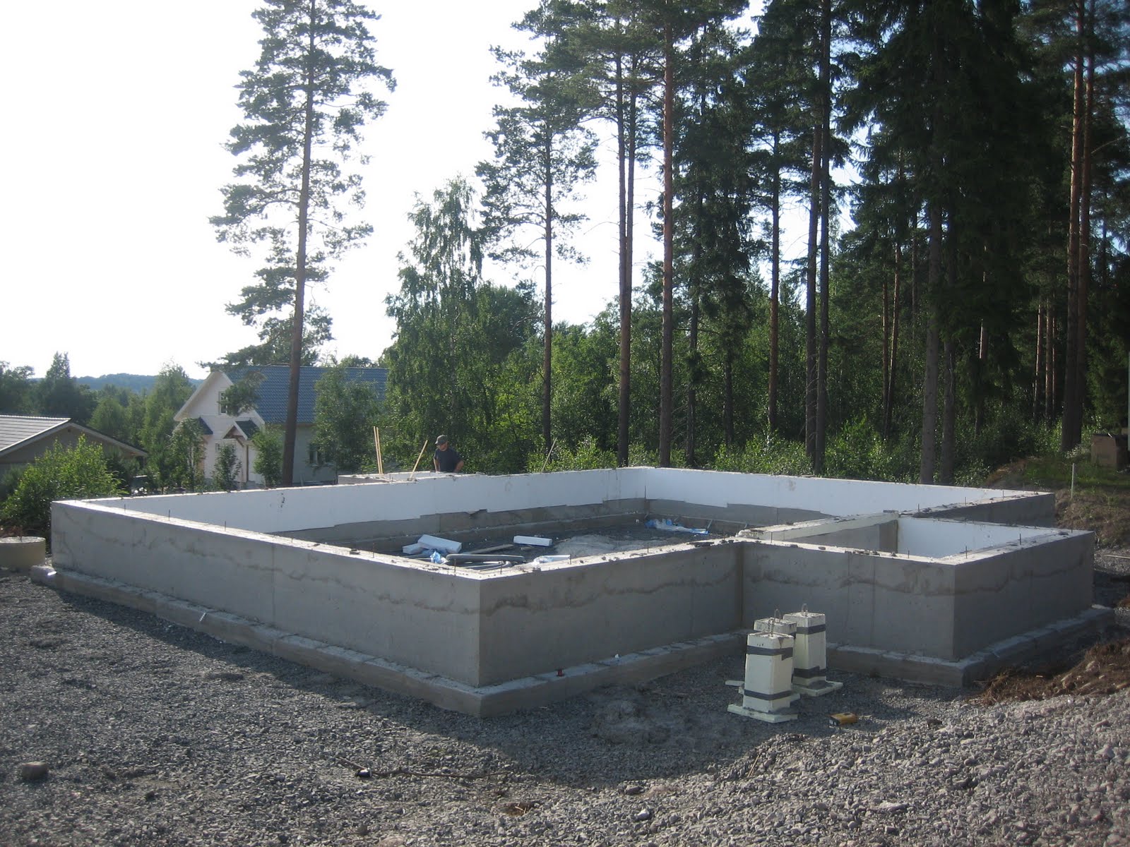 Kastelli-koti Metsätähteen: Perustukset valmiina