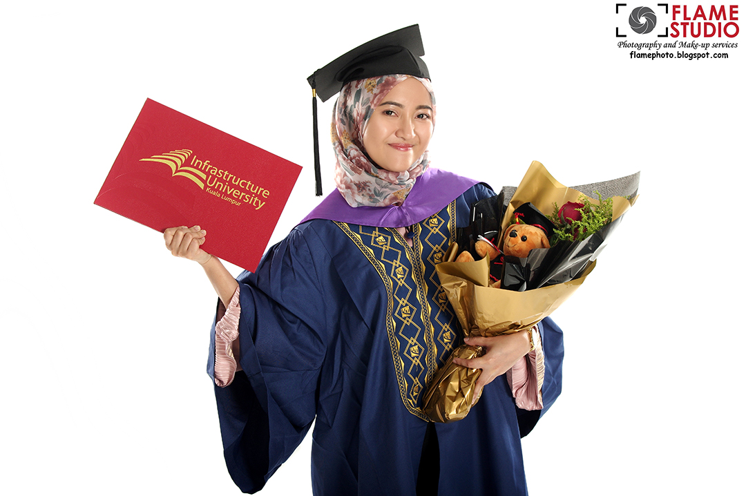 Flame Graduation Photography Studio: Graduation Convocation Family ...