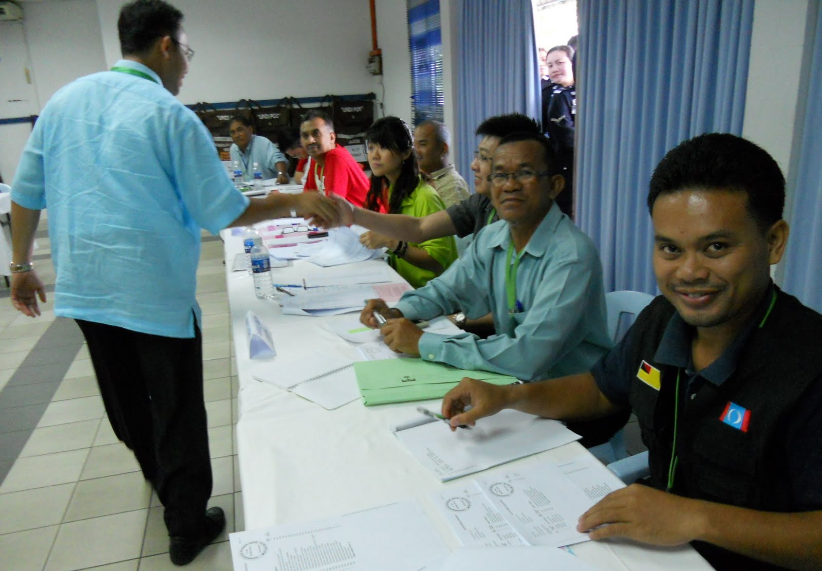 Calon N.08 Satok - Ahmad Nazib Johari: Lawatan Calon Pusat Undi Pos IPK ...