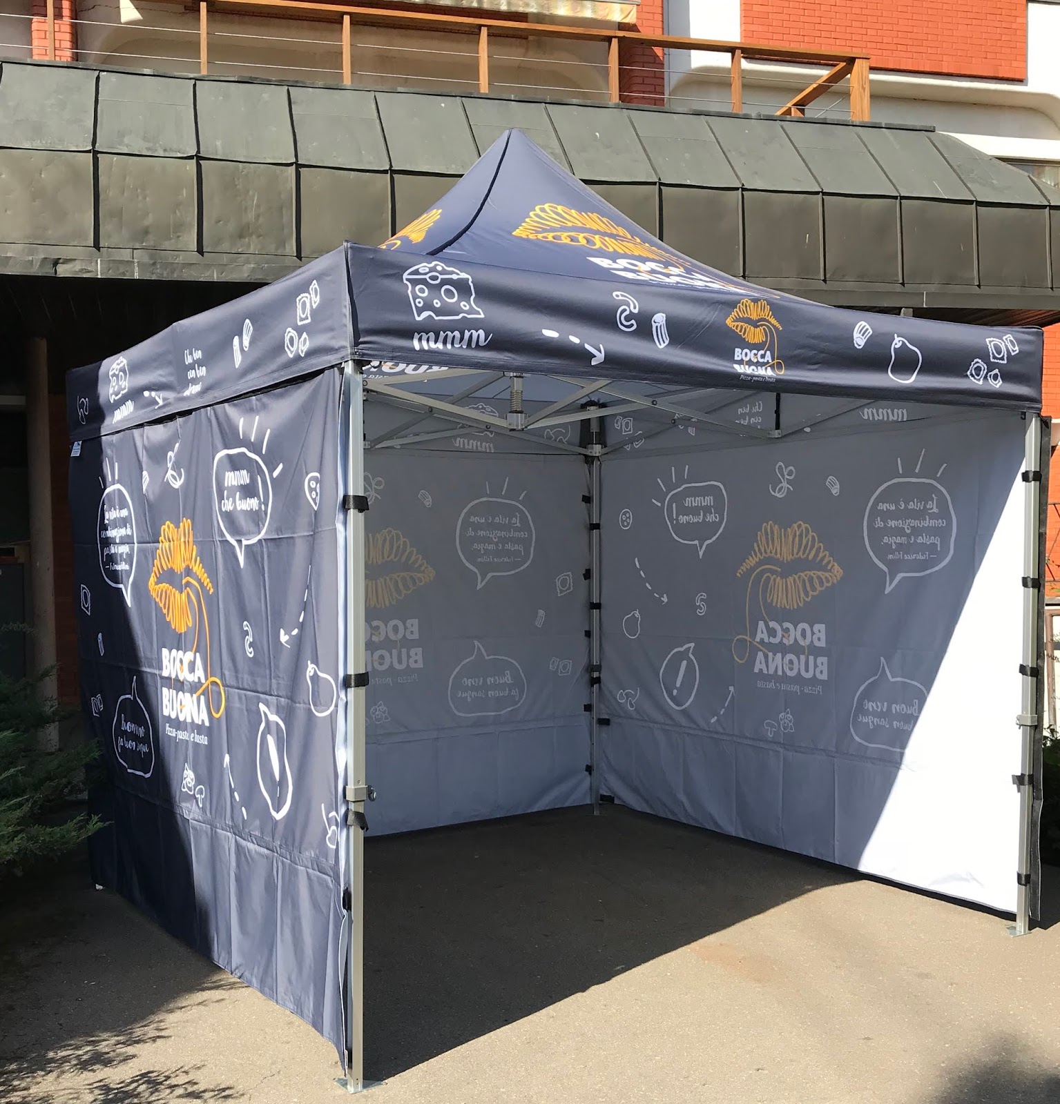 Teltis, nojumes, izstāžu aprīkojums, galdi ,krēsli : augusts 2018