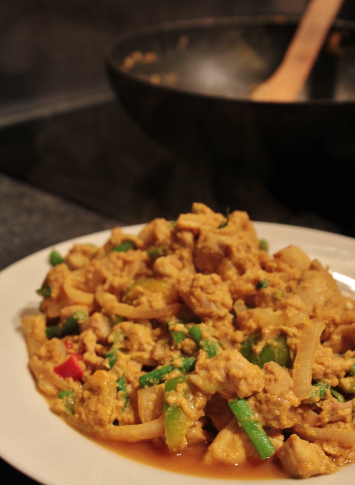I Wish I Was in Thailand: Gai Pad Pong Karee (Chicken Fried with Curry ...