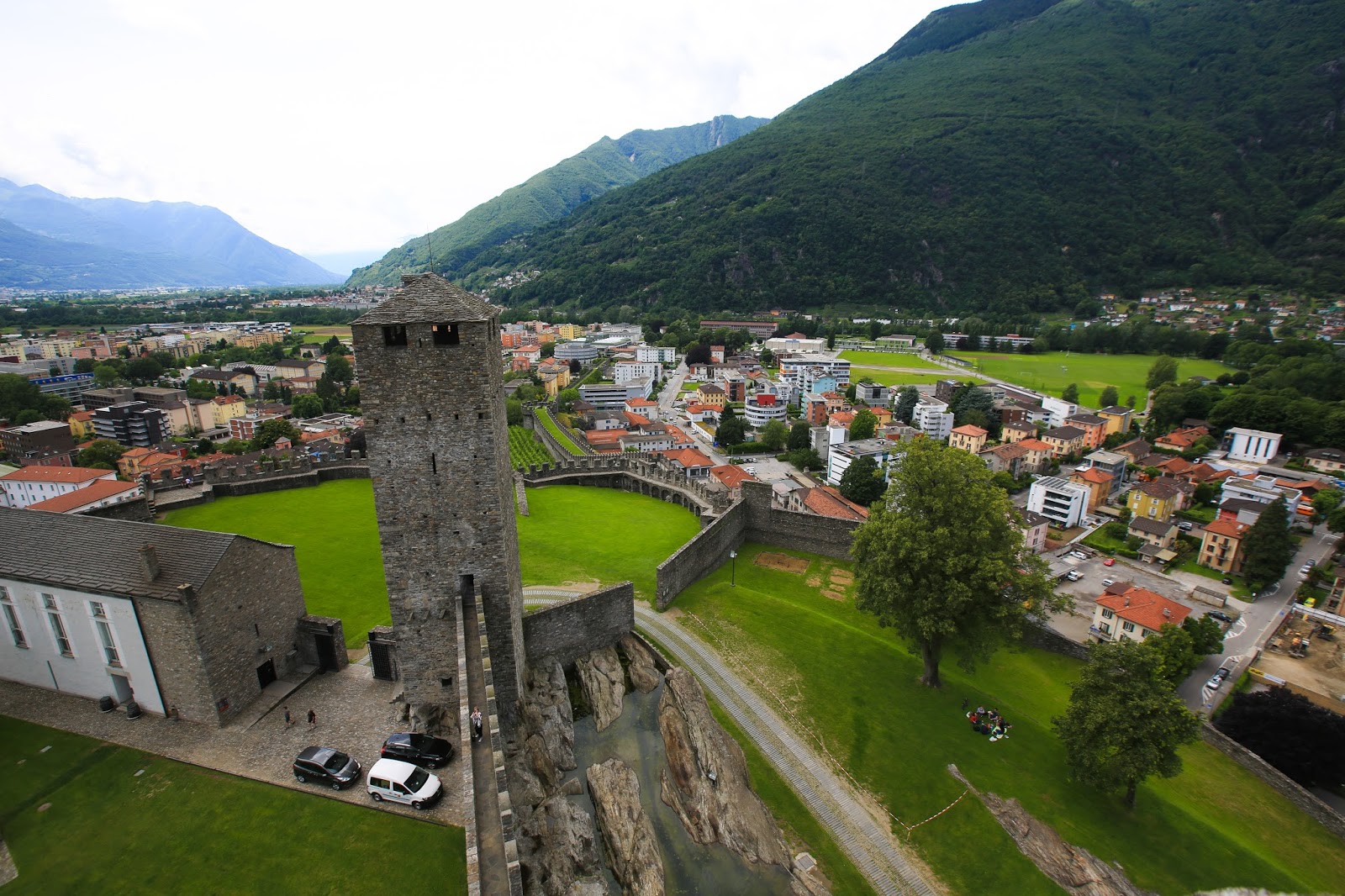 Andrew's Blog: 瑞士塵世美之旅-Castlegrande 篇