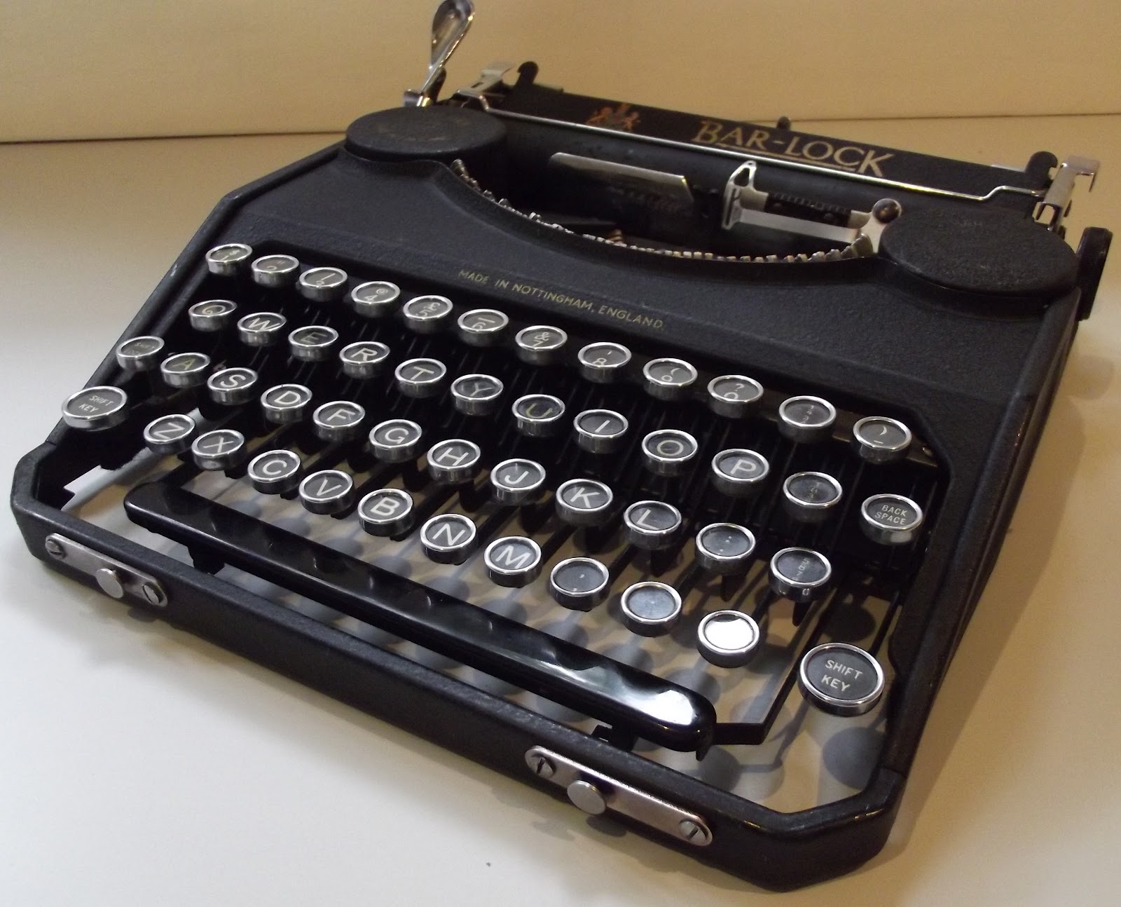 oz.Typewriter: The Bar-Lock Portable Typewriter