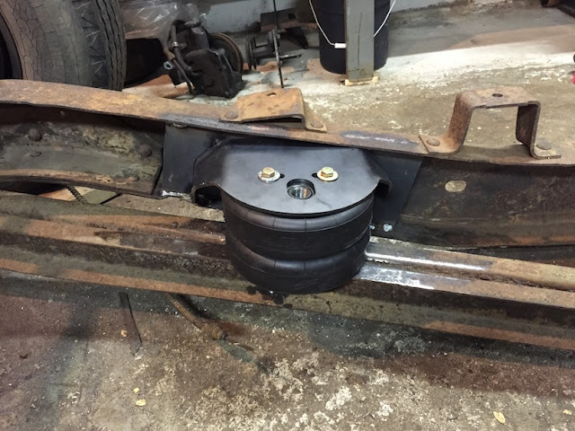 66 C10: Rear bag mount install