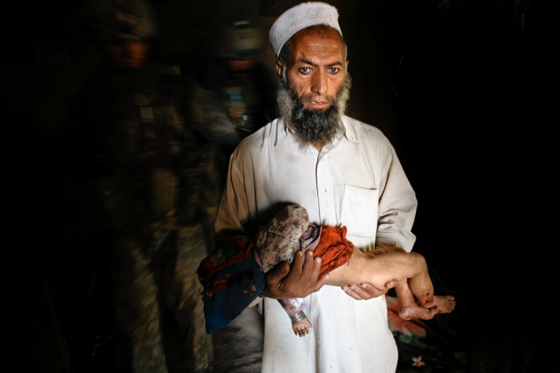 Art & Photography: Tim Hetherington, 1970 - 2011; Chris Hondros, 1970 ...