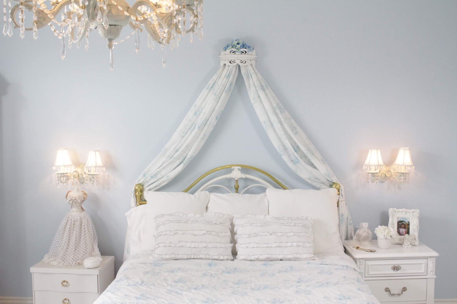 Style, Decor & More: A No Sew Project: Canopy Bed Crown!